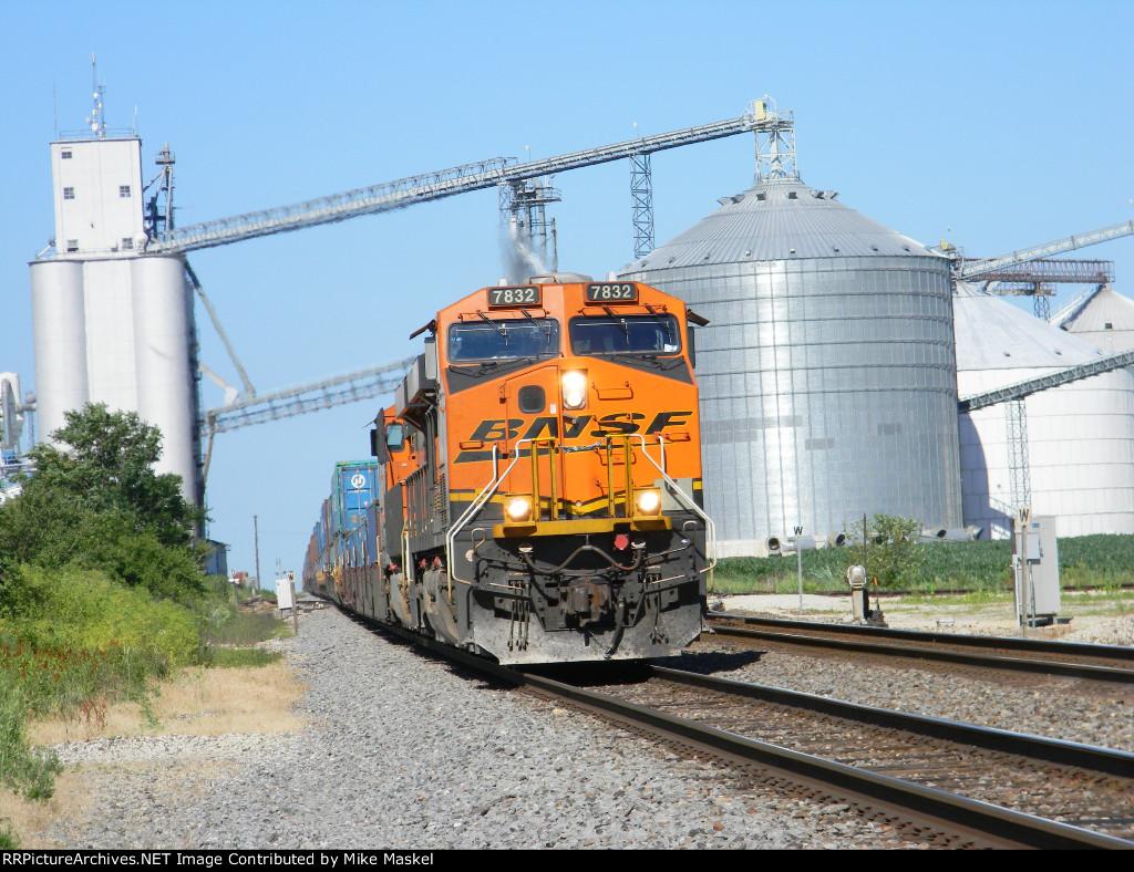 BNSF 7832